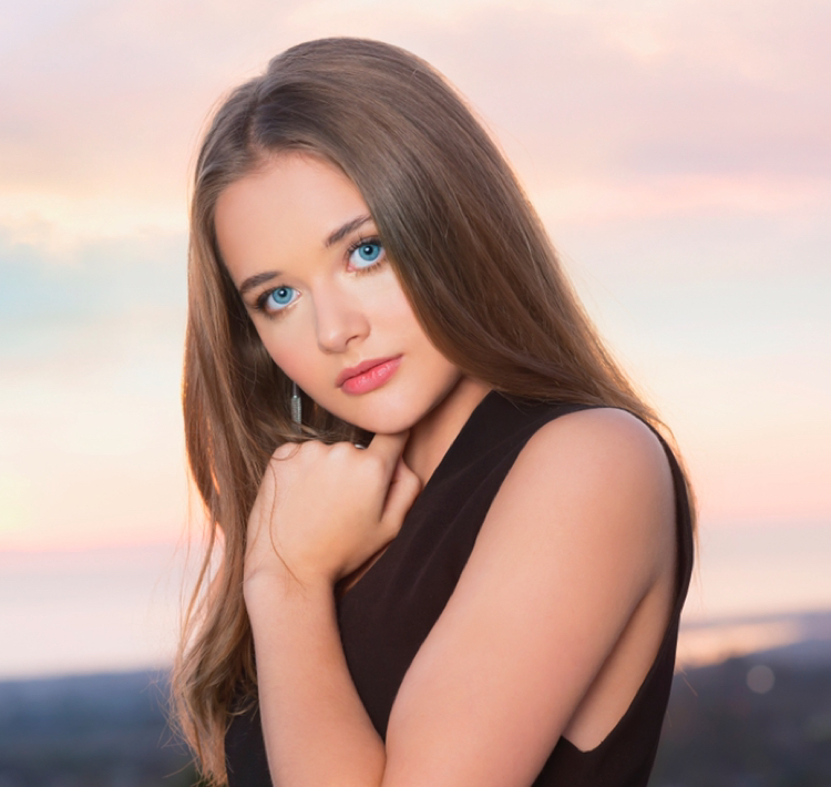 Cameo - Reylynn Caster